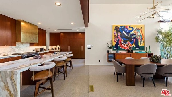 Charlie Puth coloca à venda mansão sua mansão em Beverly Hills por R ...