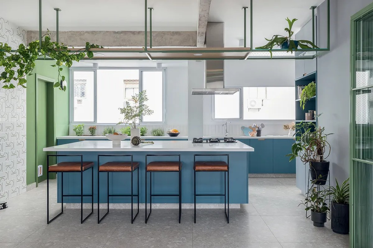 5 plantas ideais para ter na cozinha que garantem beleza e bem-estar