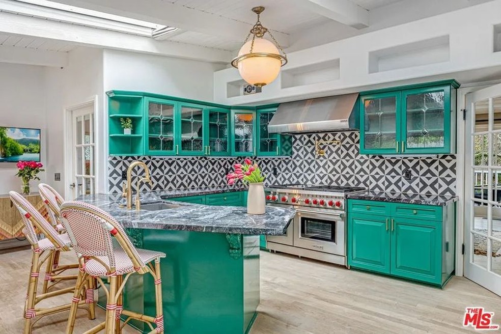 Megan Fox coloca à venda mansão de R$ 22 milhões após problemas com ...