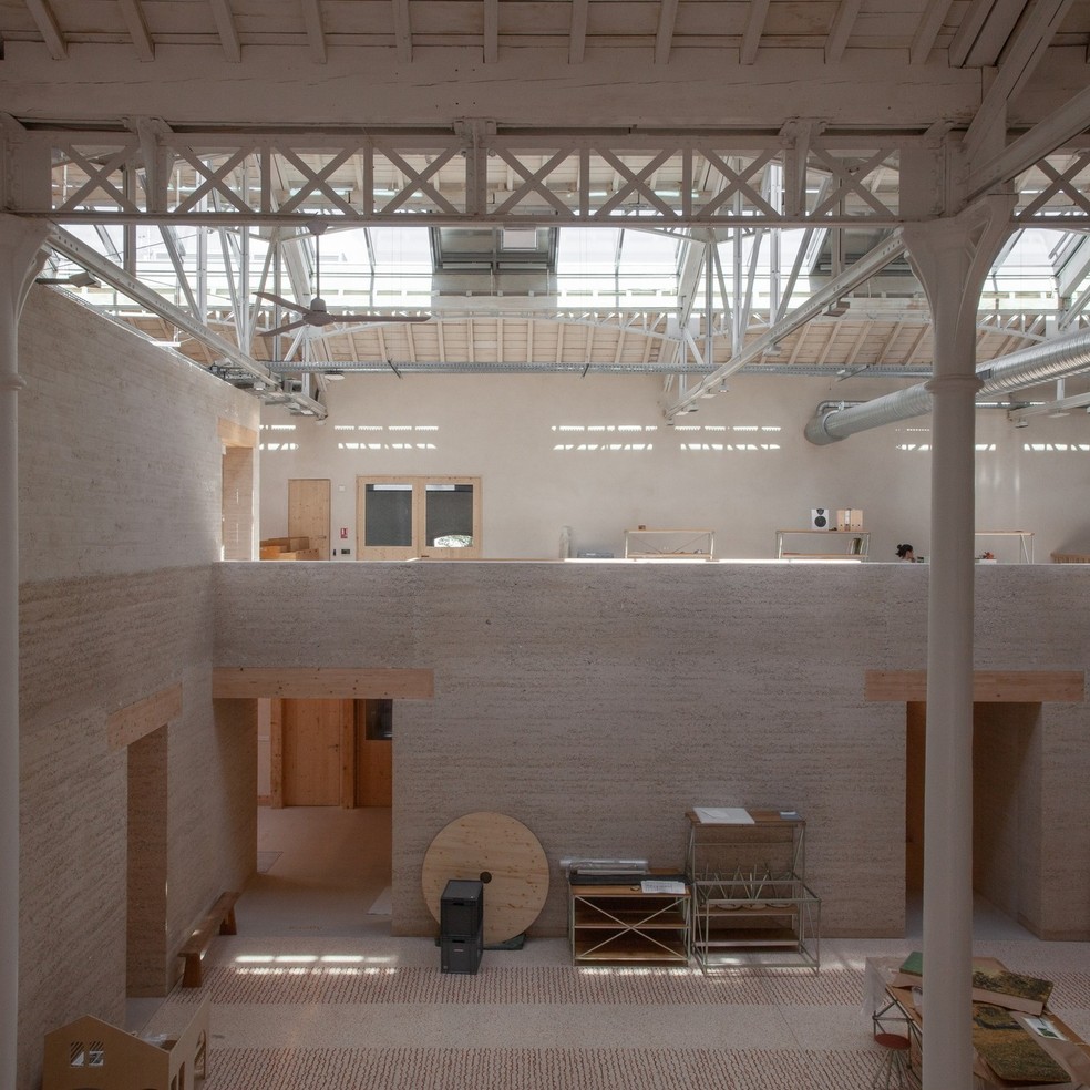 Edifício ecológico tem elementos feitos de sal, girassóis e até urina reciclada ...