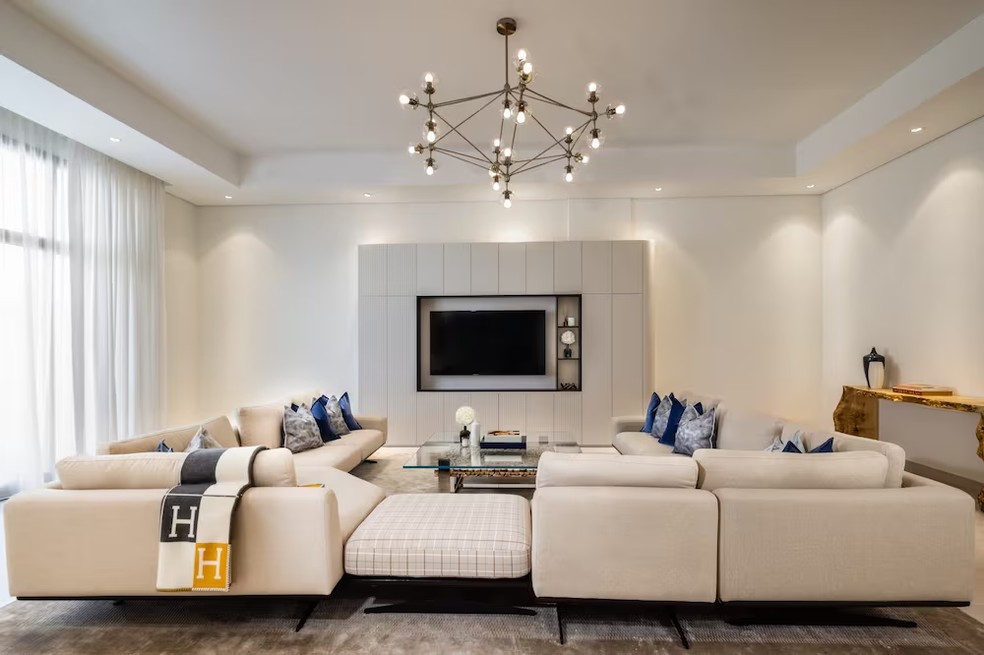 Assim como Cristiano Ronaldo, conheça famosos que tem imóveis de luxo ...