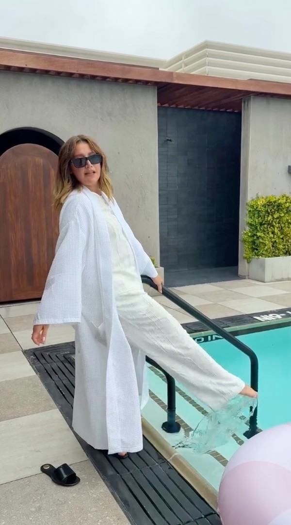Ashley Tisdale curte um dia em spa luxuoso e relembra música de Sharpay ...