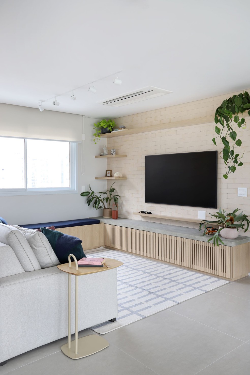 Reforma transforma apartamento em refúgio escandinavo para casal gamer ...