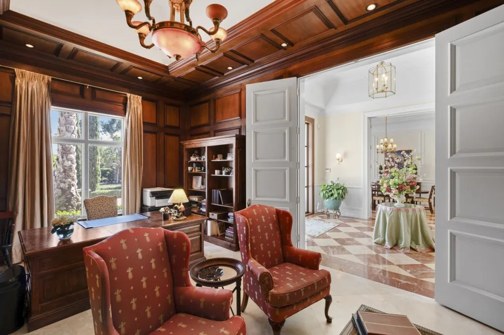 Antiga mansão à beira-mar de Bill Gates na Flórida está à venda por ...