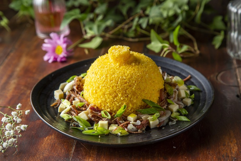 Receita simples de cuscuz de carne seca com queijo coalho | Gastronomia ...