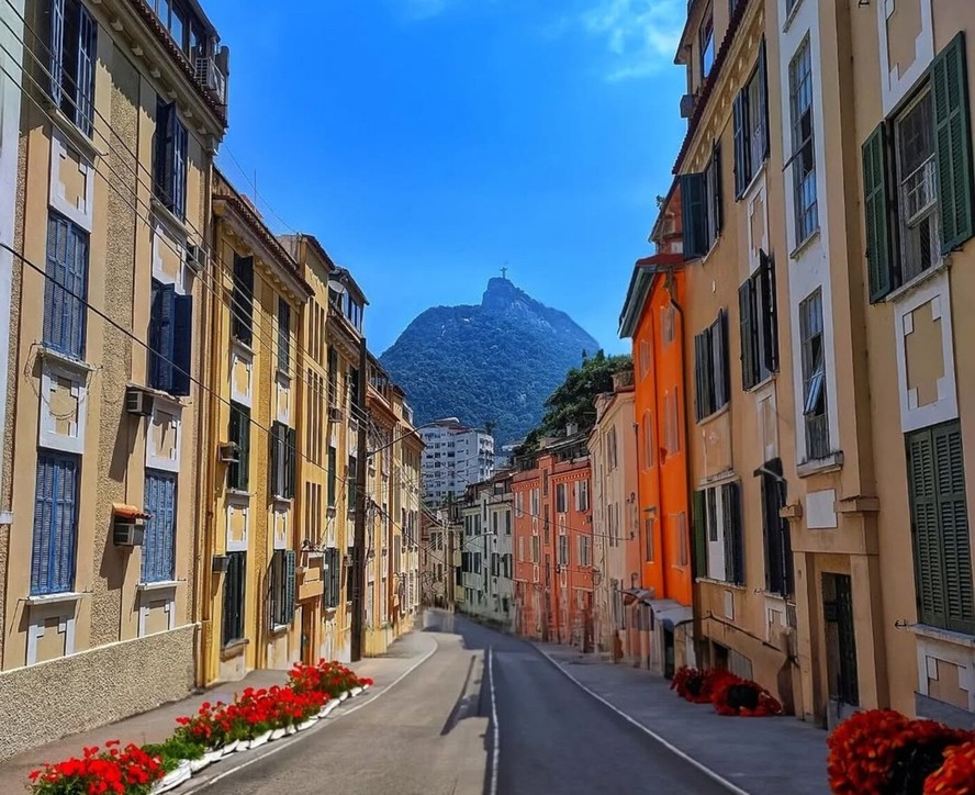 Essa rua é considerada a mais bonita do Rio de Janeiro e quase ninguém ...