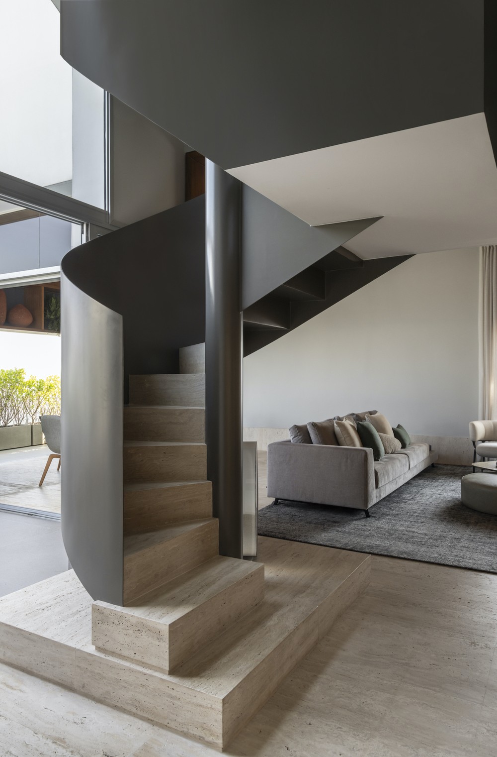 Qual o melhor e mais seguro revestimento para colocar na escada de casa?