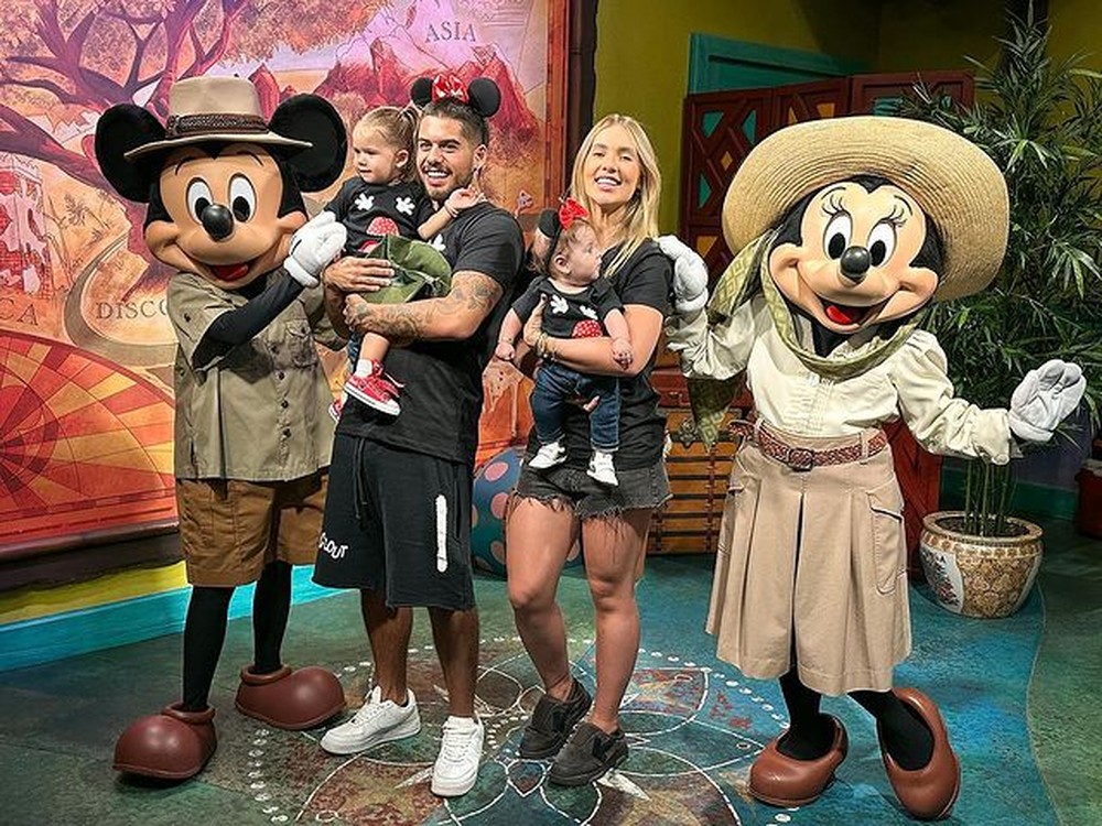 Virgínia Fonseca posa com Zé Felipe na Disney e se declara: "Meu ...