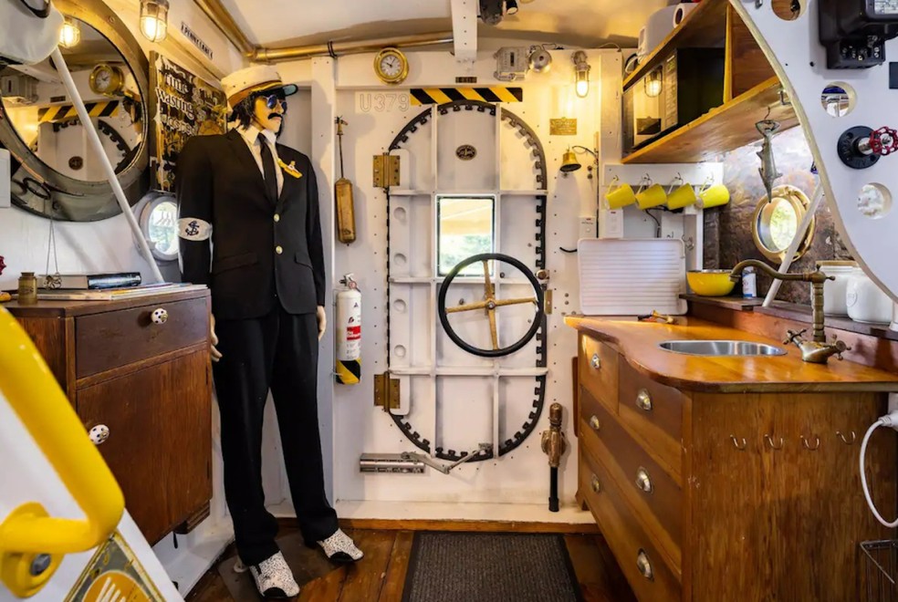 Submarino amarelo, dos Beatles, vira hospedagem irreverente na Nova ...