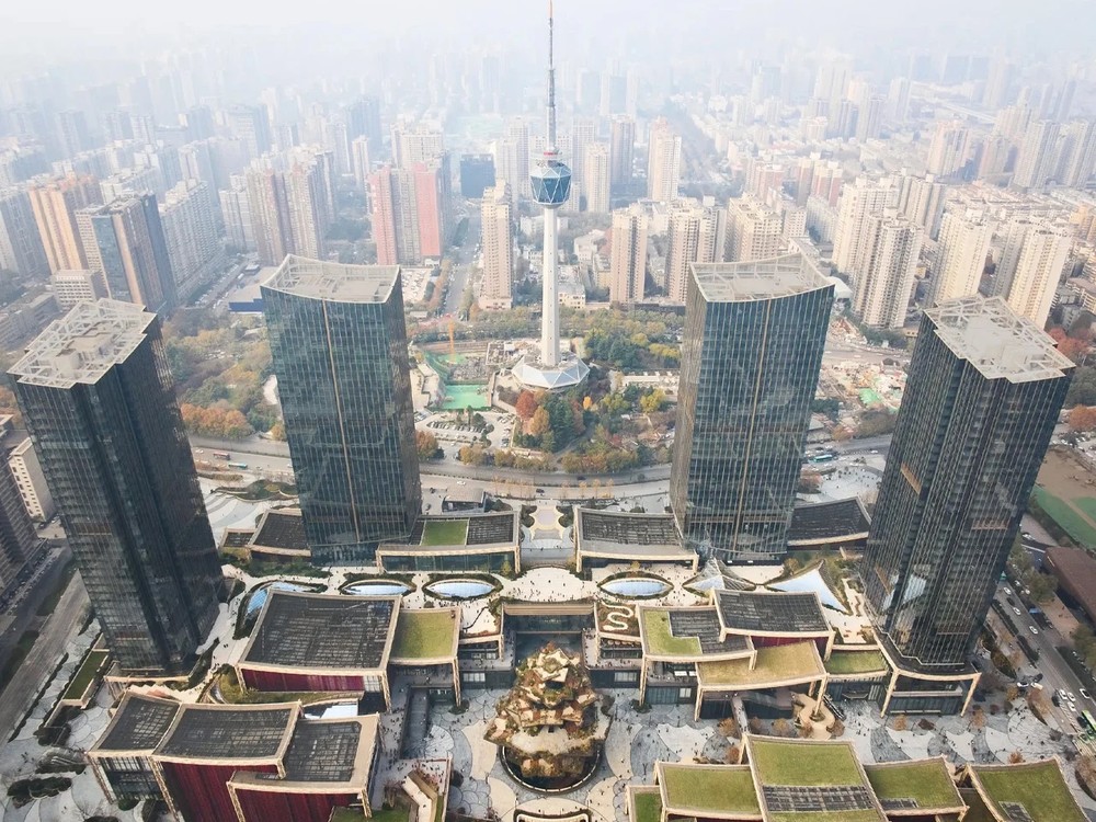 Parque vertical na China inspirado em formato de árvore reúne 56 jardins
