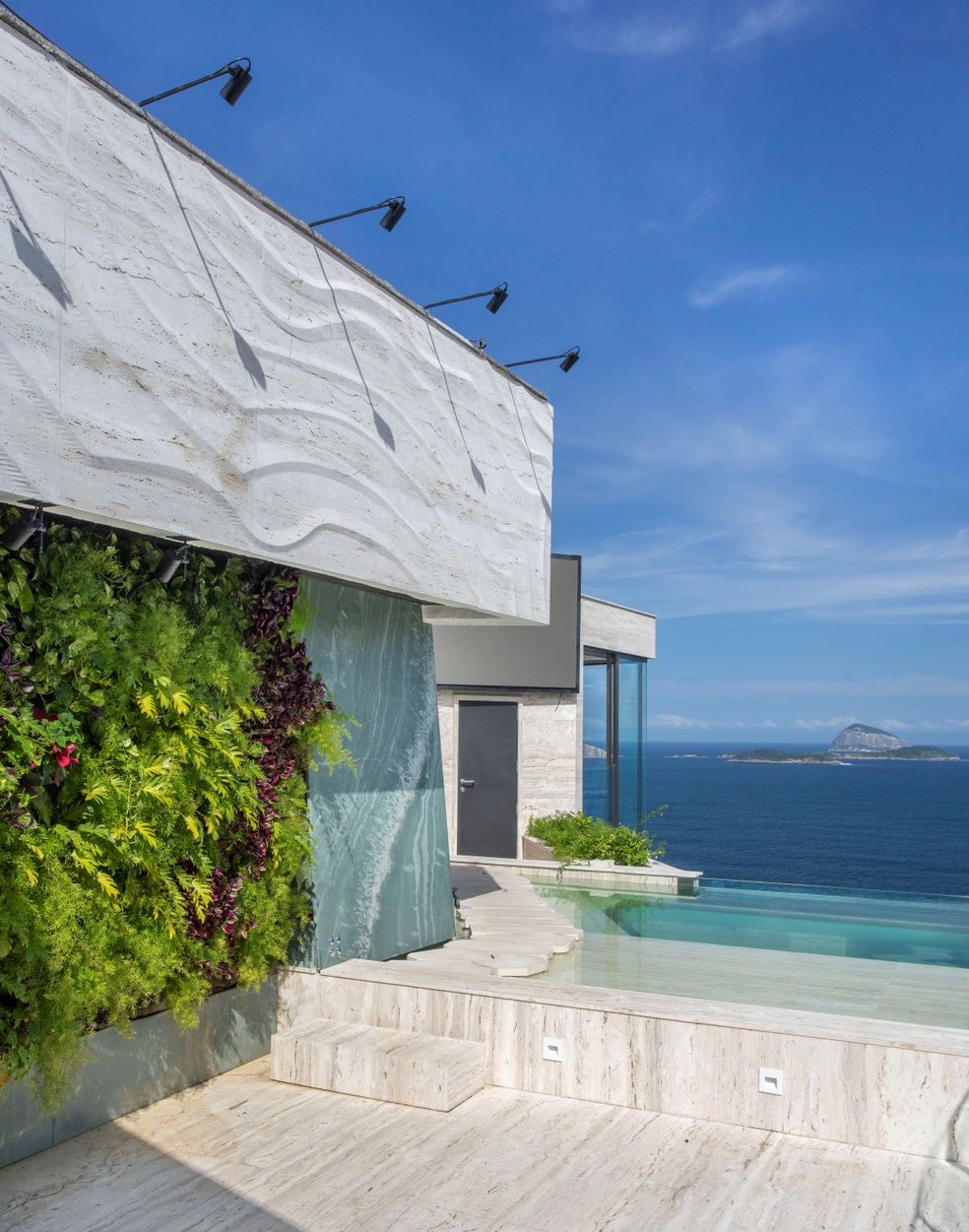 Piscina em apartamento: 21 projetos e dicas para transformar a sua área ...