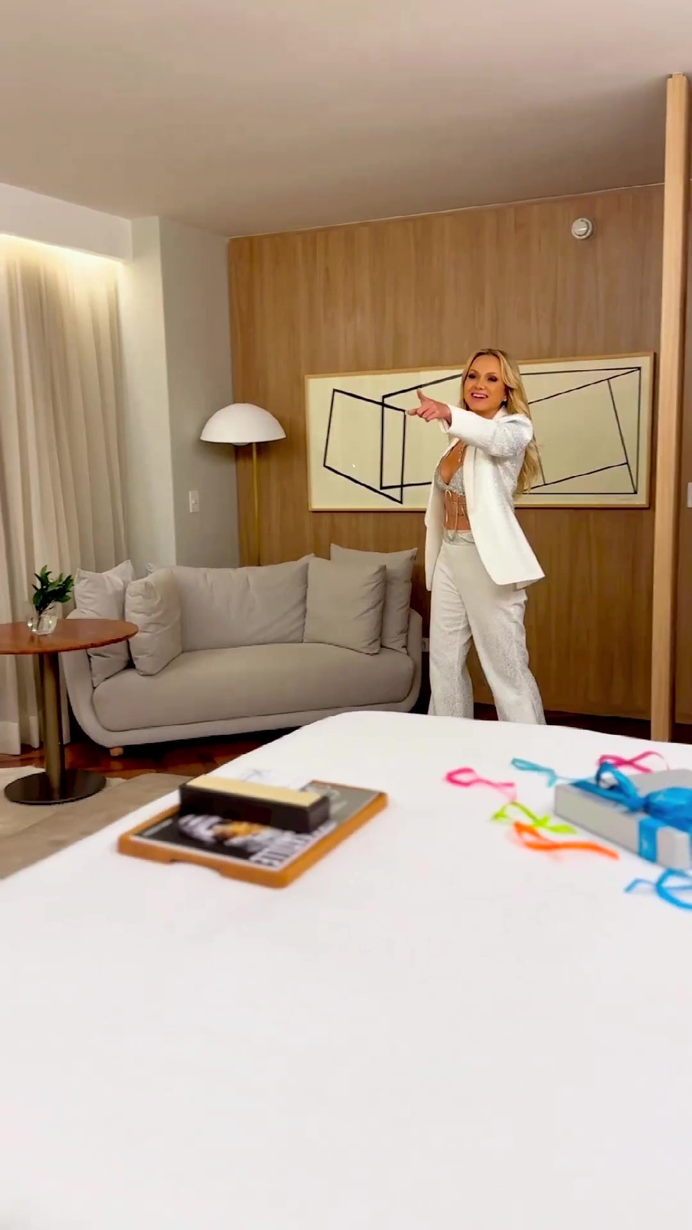 Eliana descansa em hotel no RJ com diárias de até R$ 5 mil e faz tour pela suíte | Celebridades ...