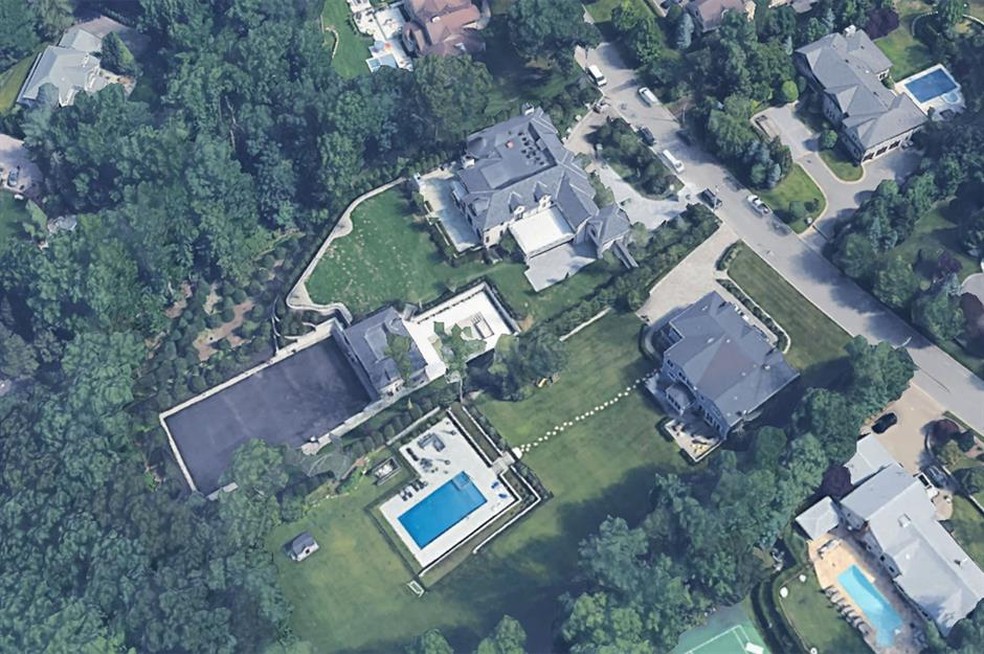 Conheças as mansões luxuosas de Cardi B, avaliadas em mais de R$ 70 ...