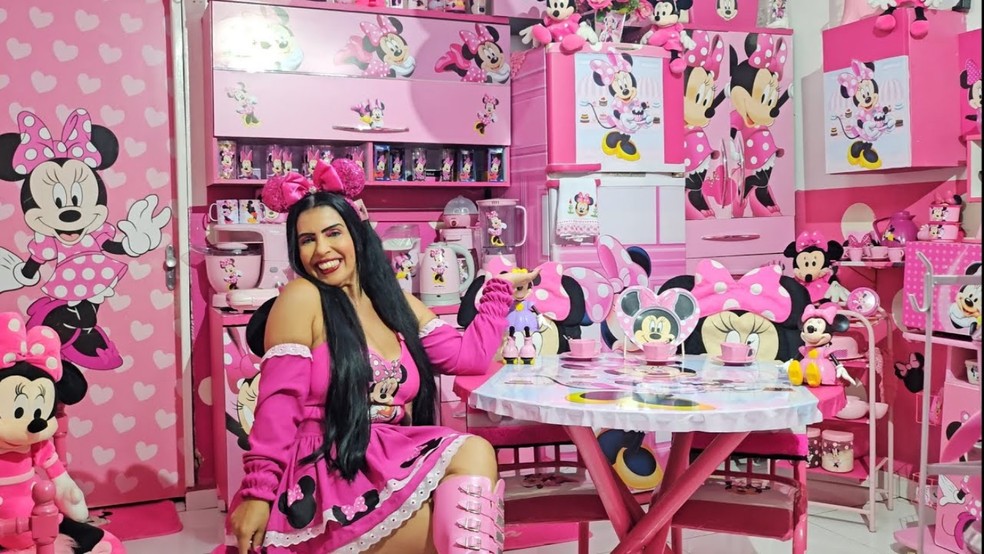 Essas pessoas são obcecadas por uma só cor; e a casa delas reflete isso!