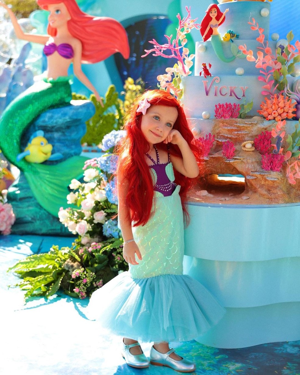 Ana Paula Siebert e Roberto Justus celebram aniversário da filha Vicky ...