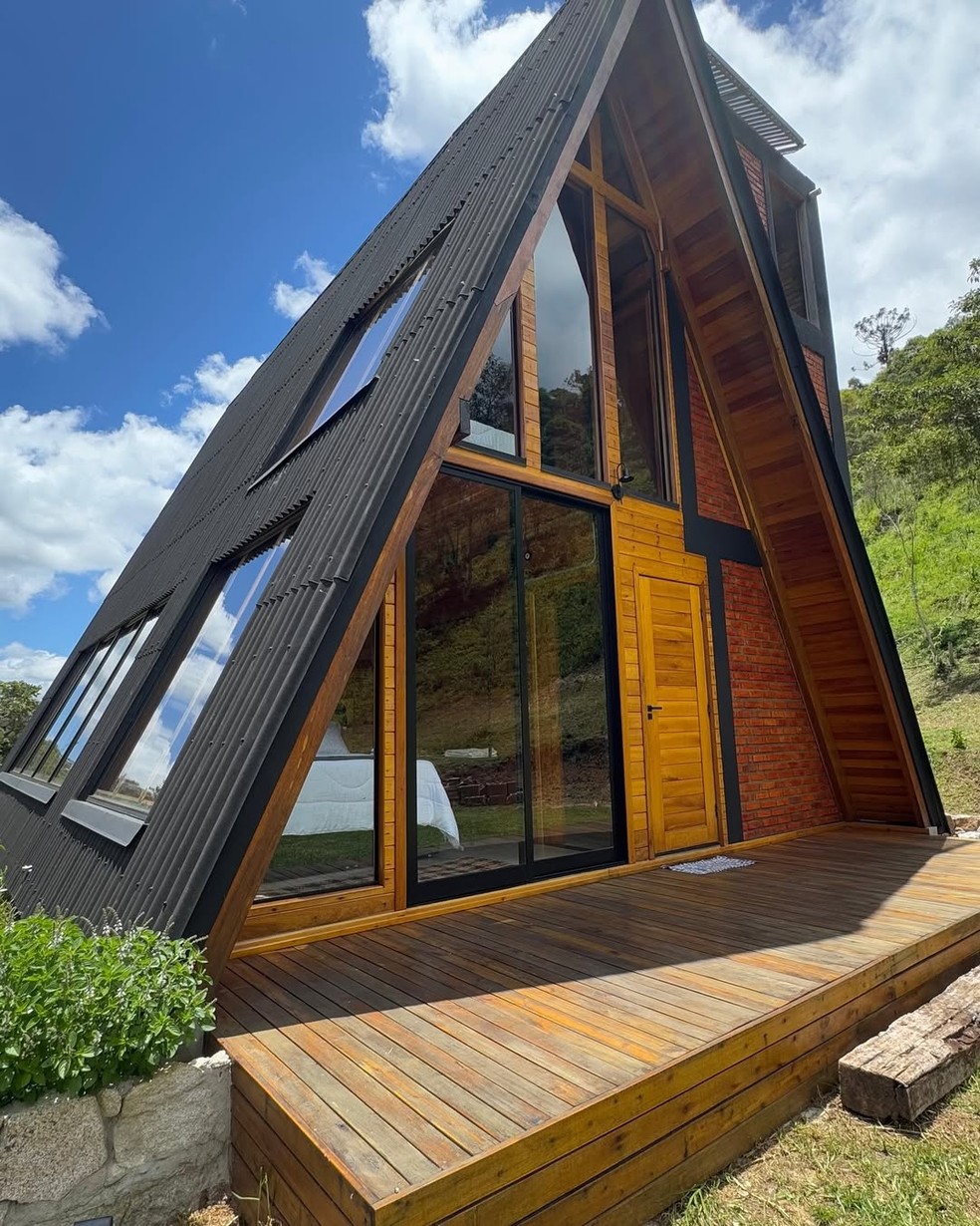 Yanna Lavigne relembra processo de construção de cabana no interior de ...