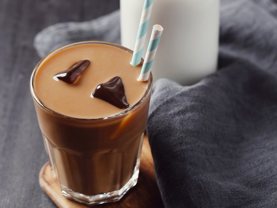 Como fazer café gelado cremoso com leite de coco em 5 passos