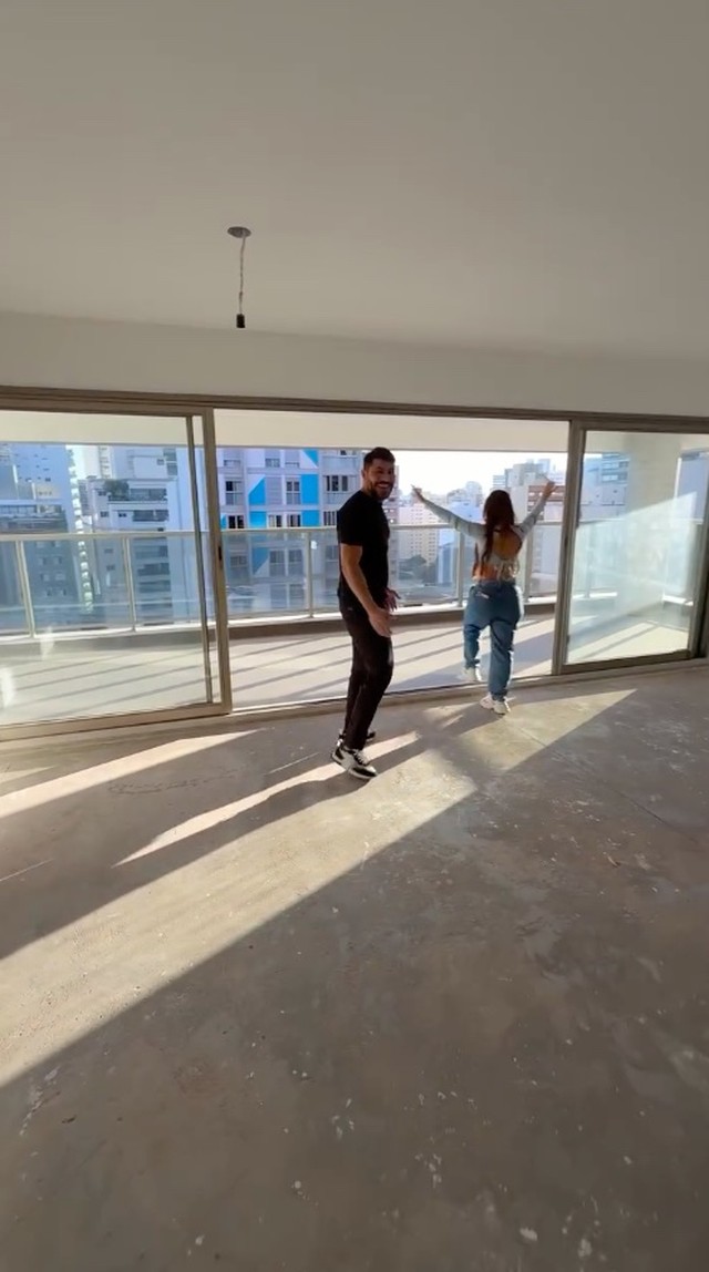 Mirela Janis e Yugnir fazem tour completo por novo apartamento em SP ...