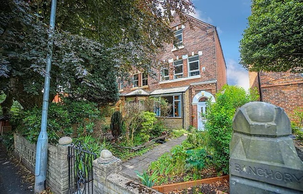 Casa onde Rick Astley morou na infância na Inglaterra está à venda por ...