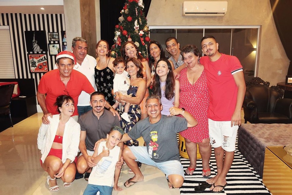 Anitta 30 anos: conheça as casas da cantora e veja fotos!