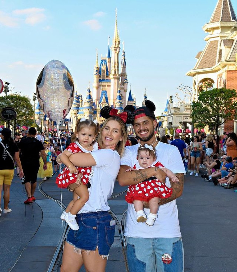 Virgínia Fonseca posa com Zé Felipe na Disney e se declara: "Meu ...