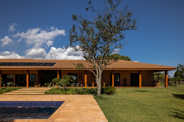 Casas de rancho: o que é e 7 projetos que são puro luxo e lazer