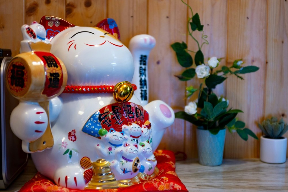 Maneki neko: conheça a história do 'gato da sorte chinês'