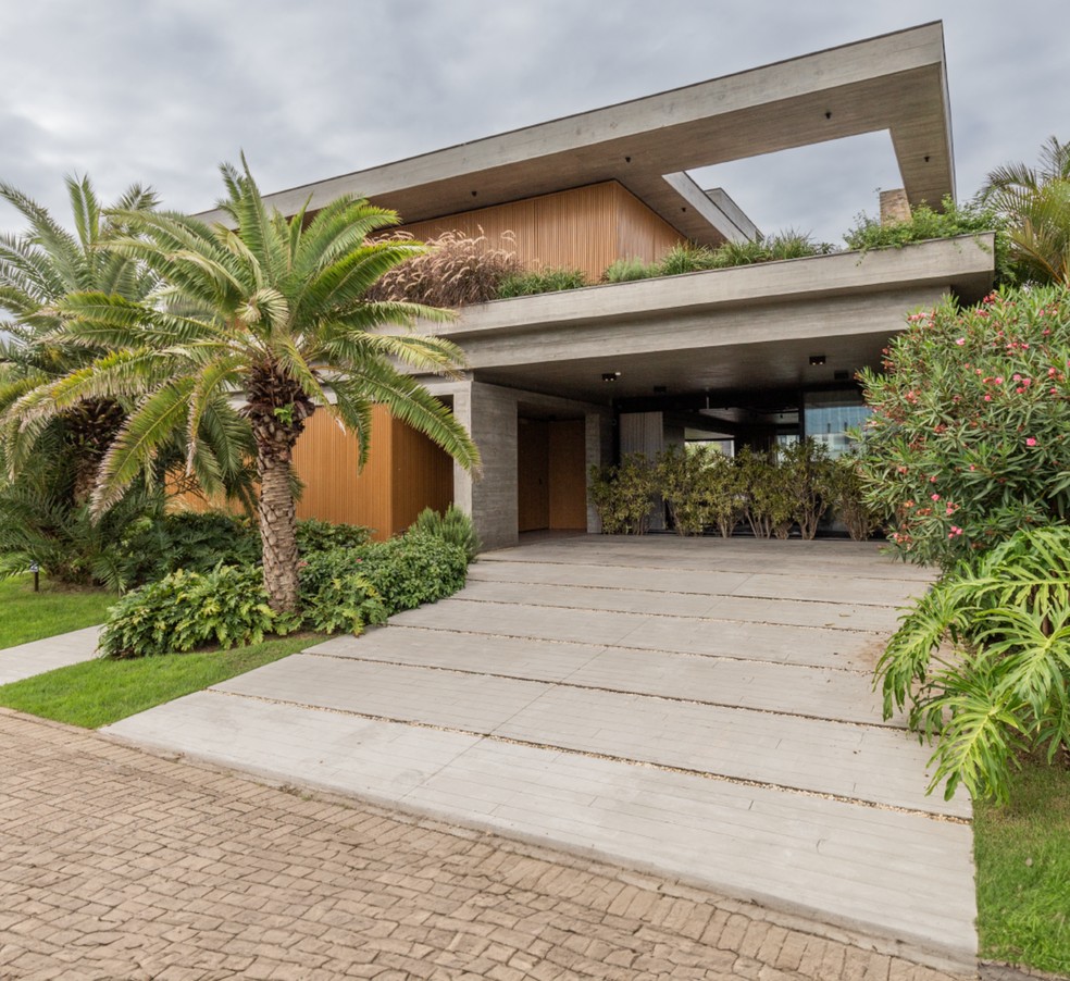 Frente de casa simples com garagem: 18 projetos para inspirar a sua ...