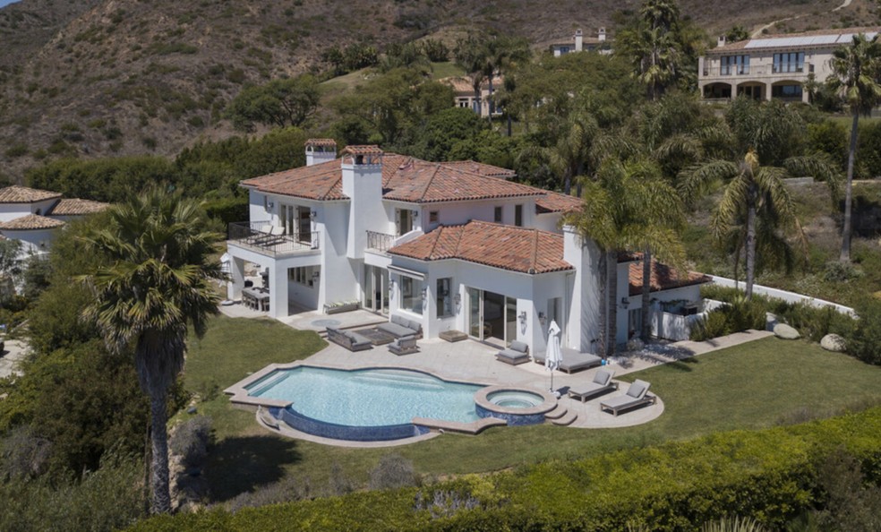 Miley Cyrus vende rancho em Nashville por R$ 77 mi e volta para Malibu