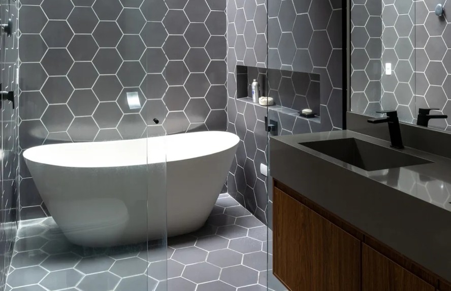 Piso hexagonal no banheiro: cores, materiais + 21 ideias para se inspirar