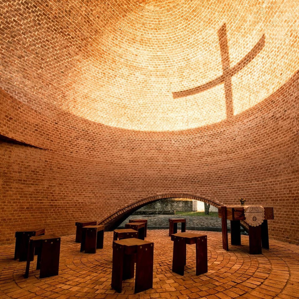 Arquitetura de capela argentina transforma pôr do sol em espetáculo ...