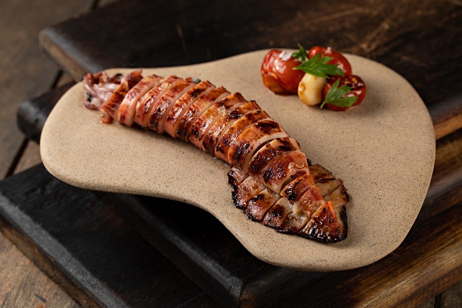 Receita de lula recheada leva tomate, manjericão e cebola | Gastronomia ...