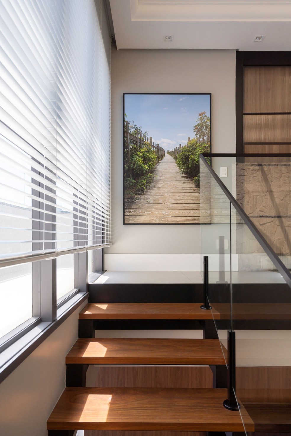 Reforma total em cobertura traz mais integração e espaço de lazer completo