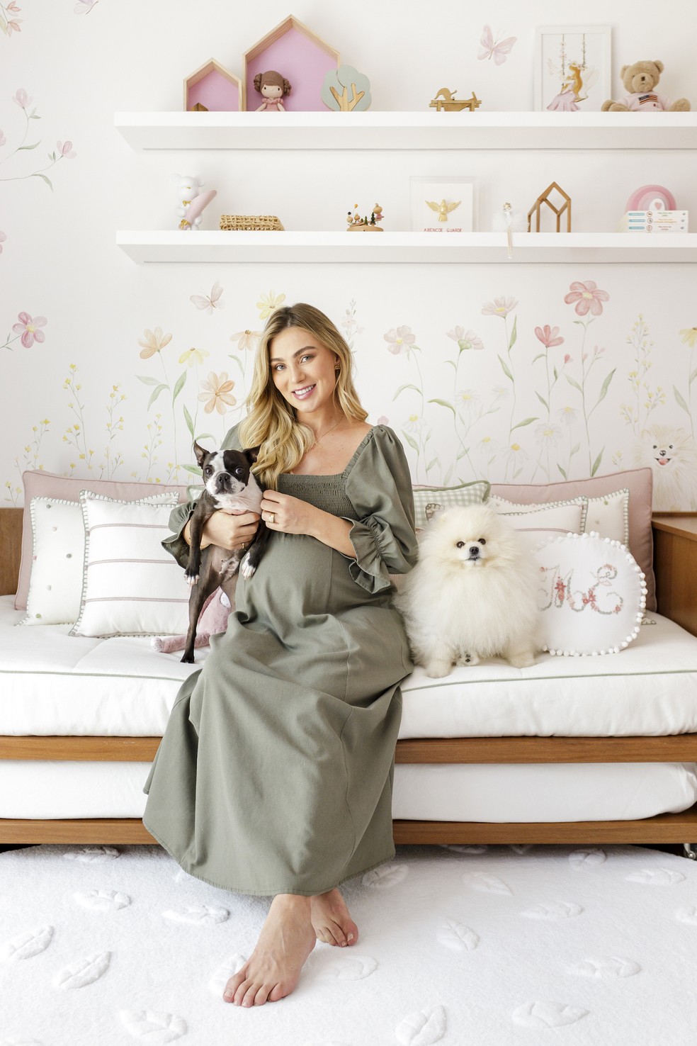 Quarto da filha de Mari Malz tem décor sofisticado com pintura ...