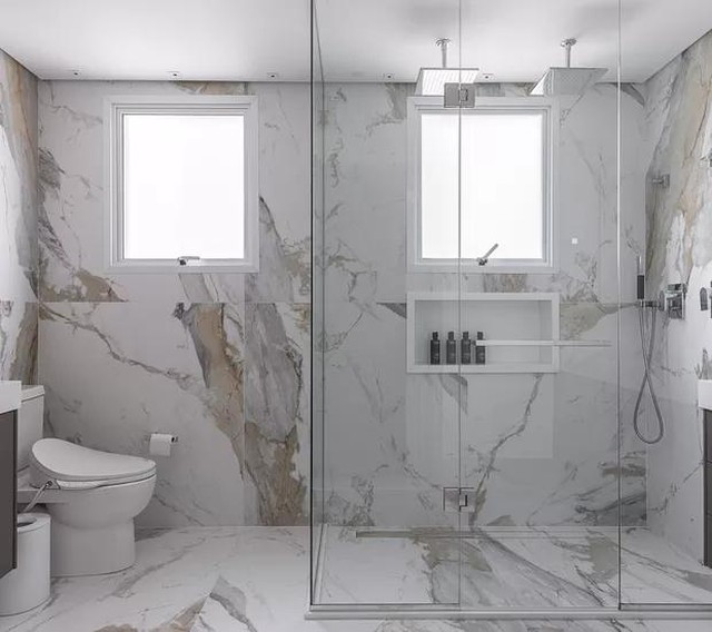 Banheiro com nichos embutidos: dicas para escolher a altura e os ...