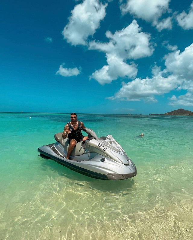 Gui Napolitano passeia de jet ski no mar do Caribe e tira onda: "Nada ...