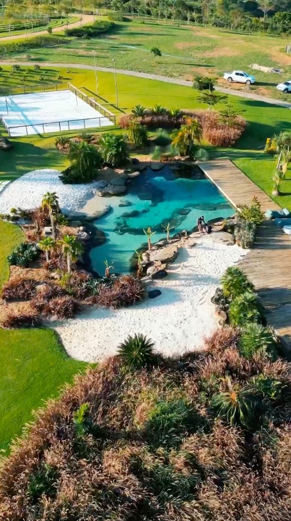 Bruno Gagliasso faz reforma no seu lago em rancho no interior do RJ e mostra resultado: "Sou ...