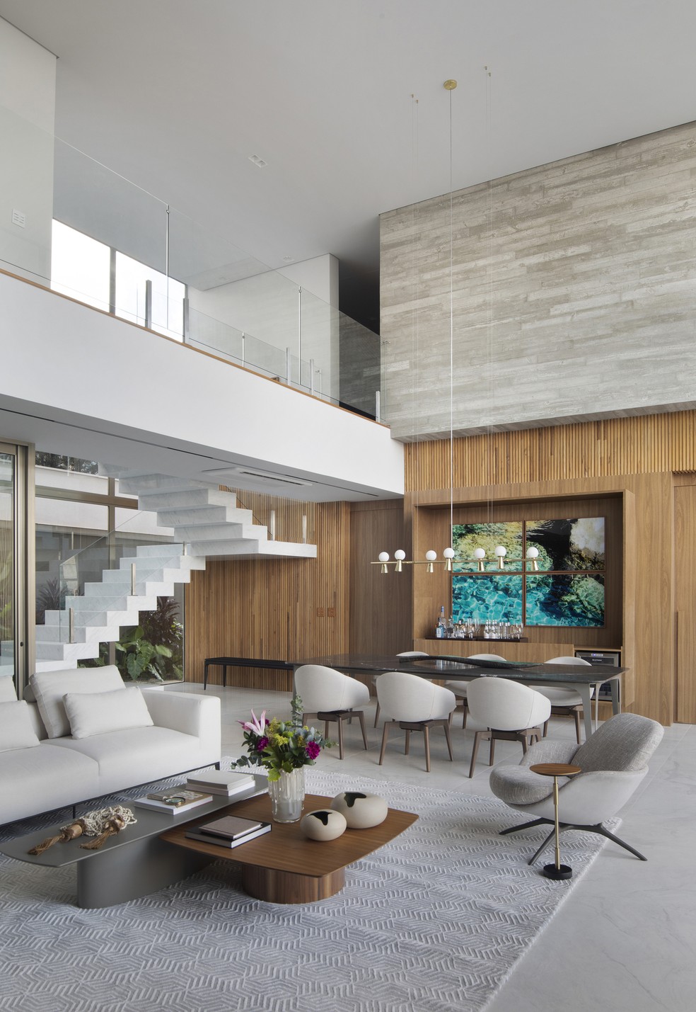 Projeto conecta interior e exterior de casa valorizando a vista para o ...