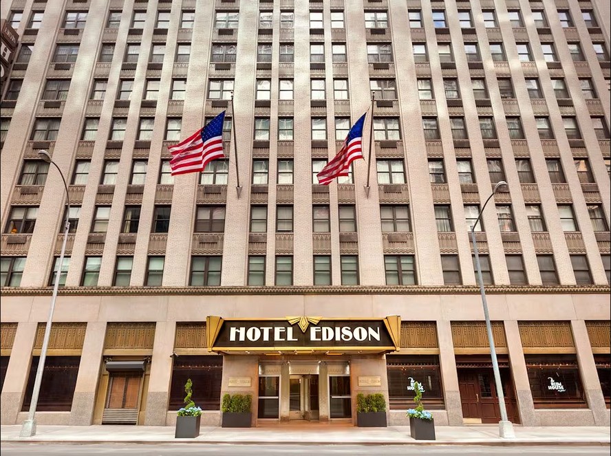 Esse hotel art déco em Nova York foi inaugurado com a presença de ...