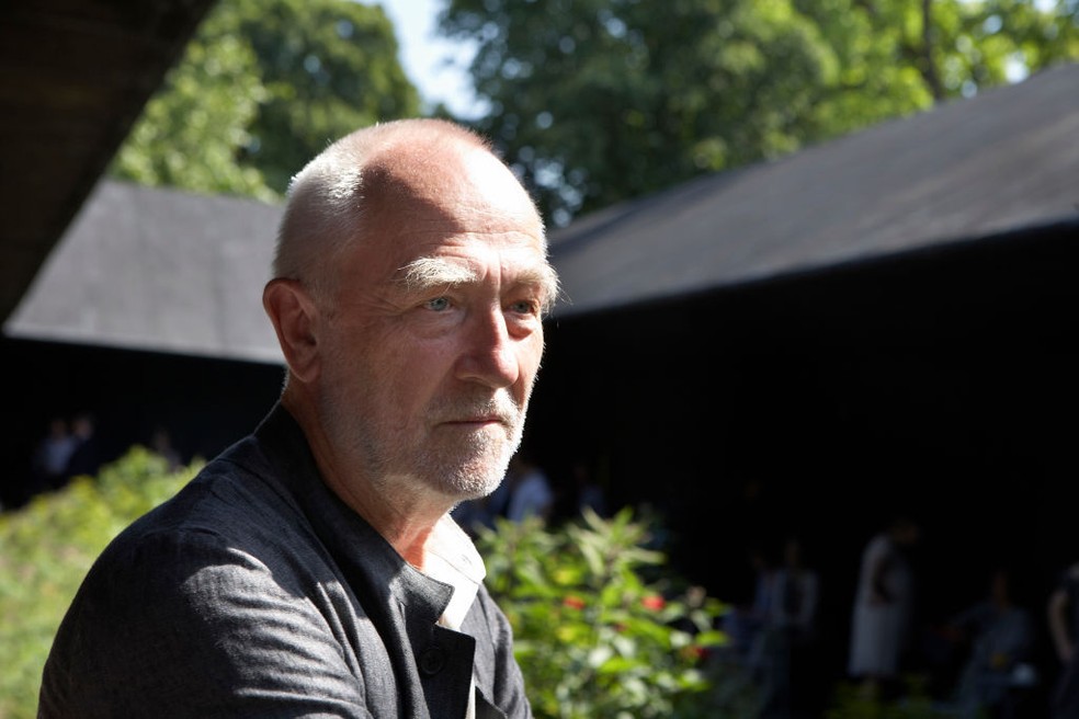 Peter Zumthor: a história e os principais projetos do arquiteto suíço ...