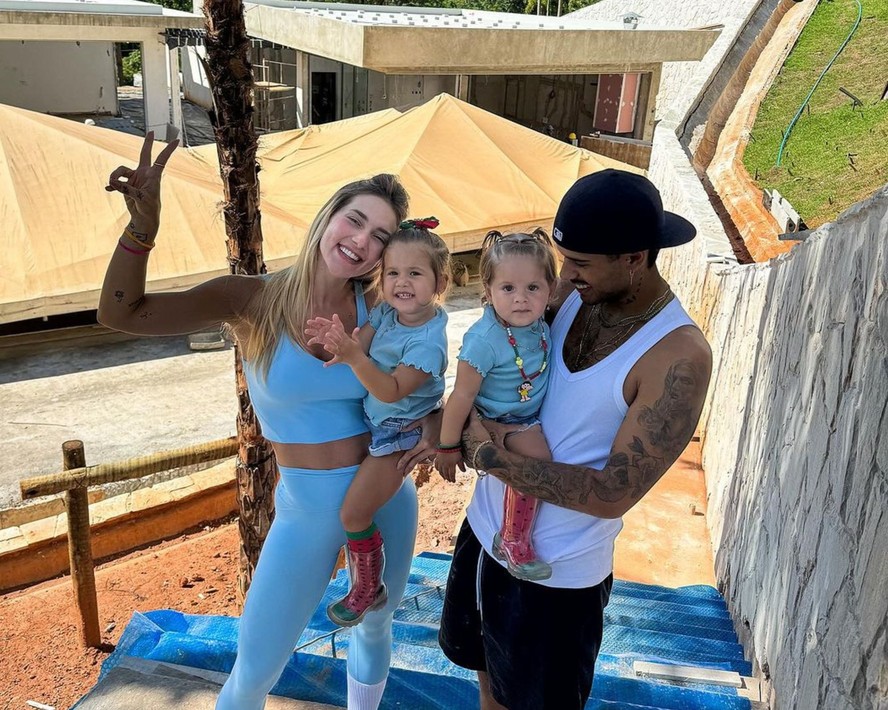 Virgínia Fonseca leva as filhas na obra da sua mansão em Goiânia e ...