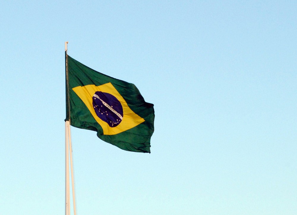 Posso pendurar a bandeira do Brasil na minha sacada ou janela durante a ...