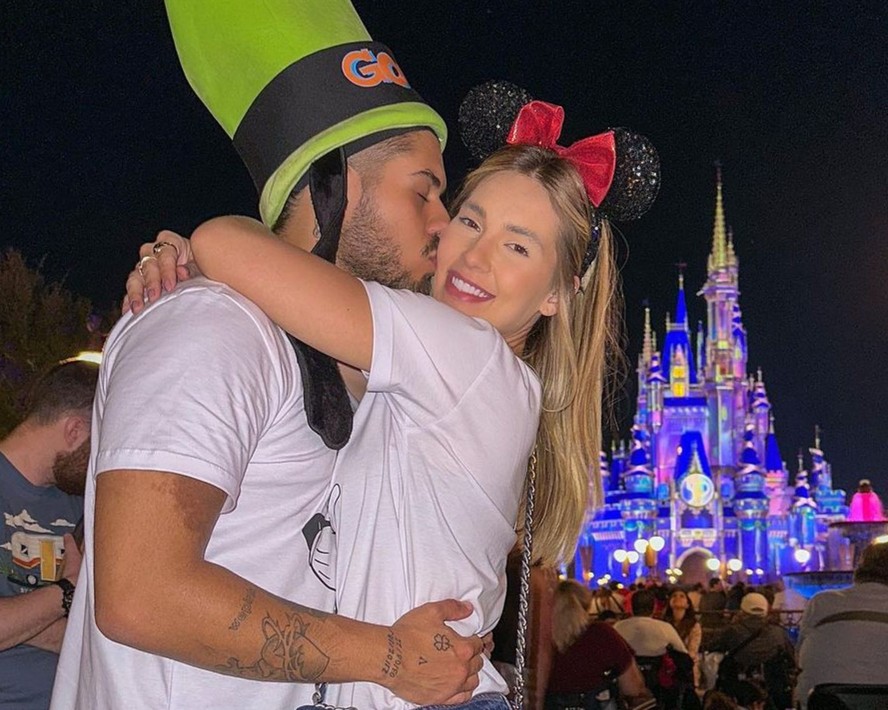 Virgínia Fonseca posa com Zé Felipe na Disney e se declara: "Meu ...