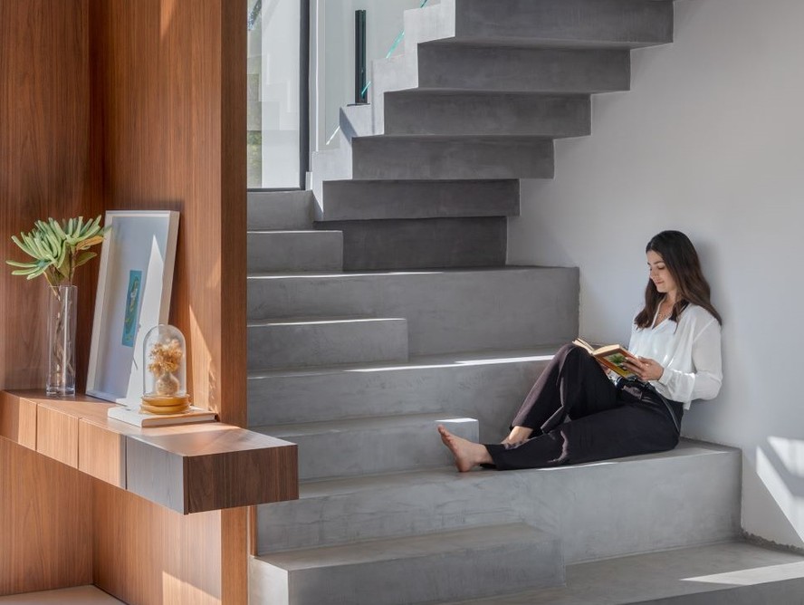 Concreto e escada marcam projeto de casa de 286 m² em Blumenau (SC ...