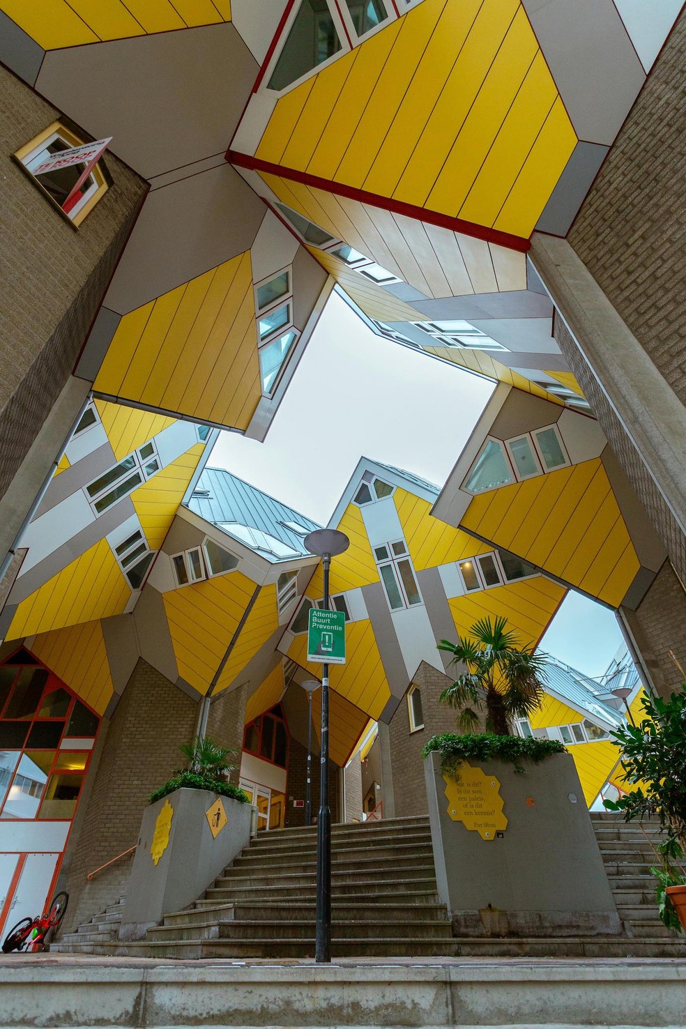 Casas em formato de cubo na Holanda geram curiosidade – e até vertigem