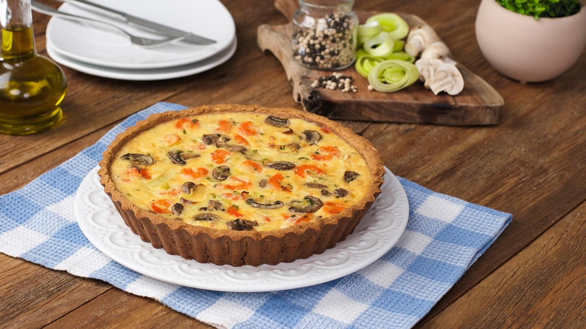 Como fazer quiche de camarão com cogumelo paris e alho-poró ...