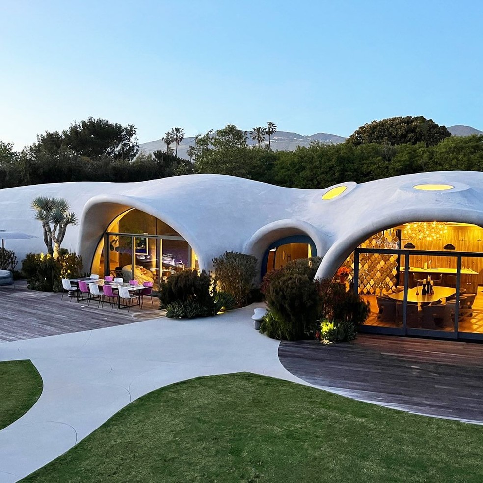 Conheça a mansão sustentável com arquitetura impressionante de Robert ...