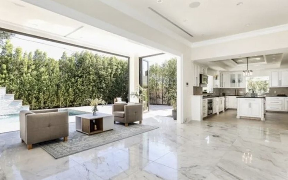 Kali Uchis aluga casa em Los Angeles por R$ 78 mil