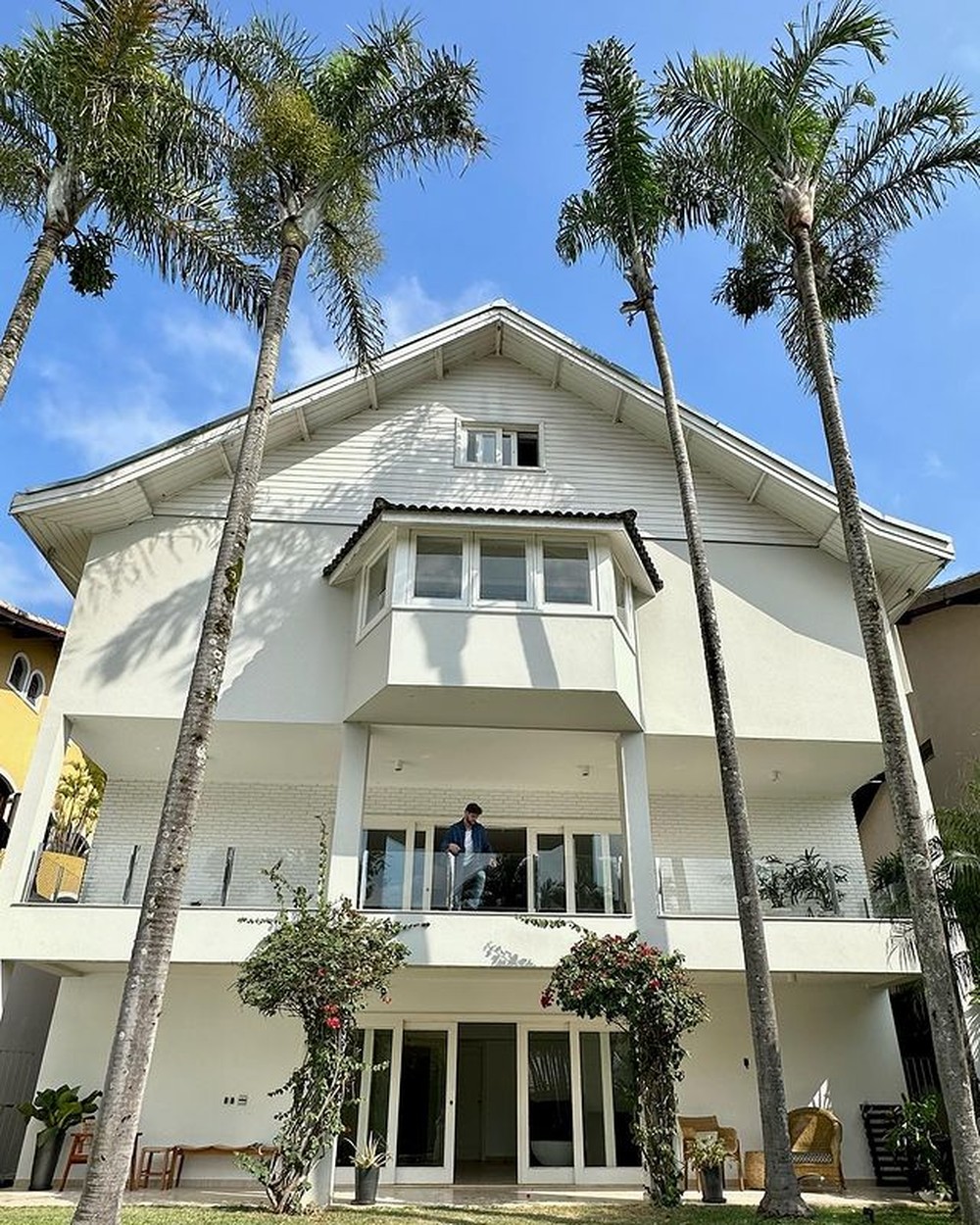 Casa nova de Paula Amorim e Breno Simões tem 4 andares, 4 suítes ...