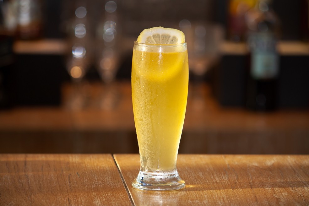 7 receitas de drinques com até 5 ingredientes para fazer no Carnaval